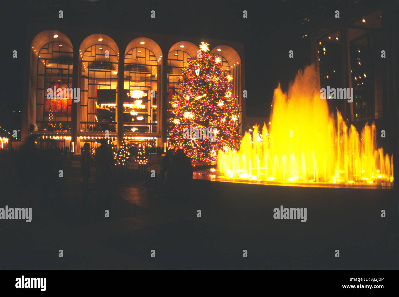 The Metropolitan (the Met) opera house in New York at Christmas time ...