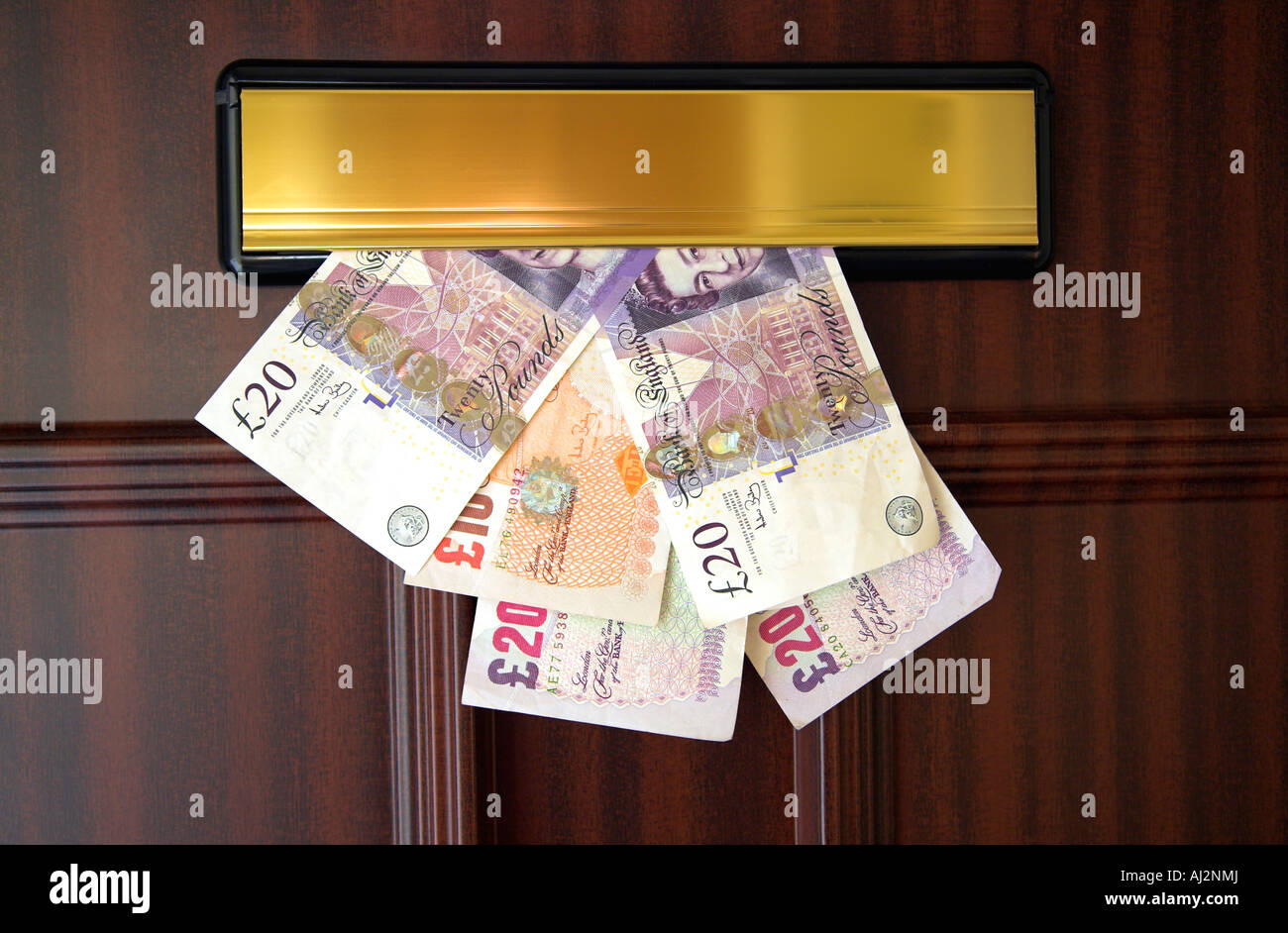 Letter box with banknotes Stock Photo - Alamy