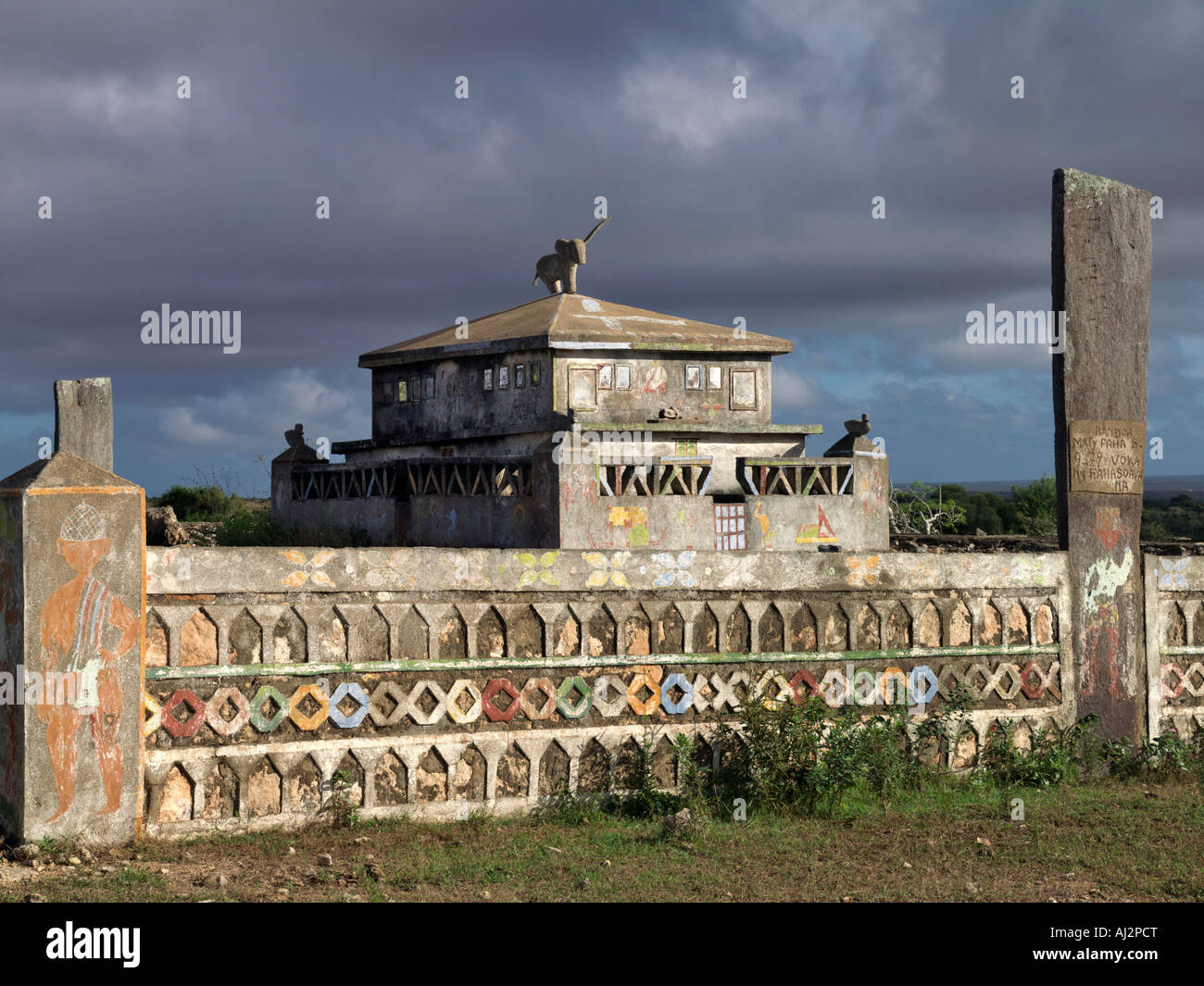 Madagascar mahafaly tomb hi-res stock photography and images - Alamy