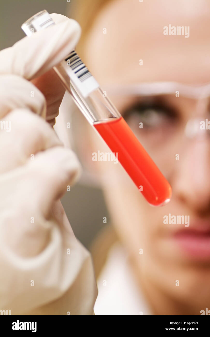 Laboratory scientist test tube hi-res stock photography and images - Alamy