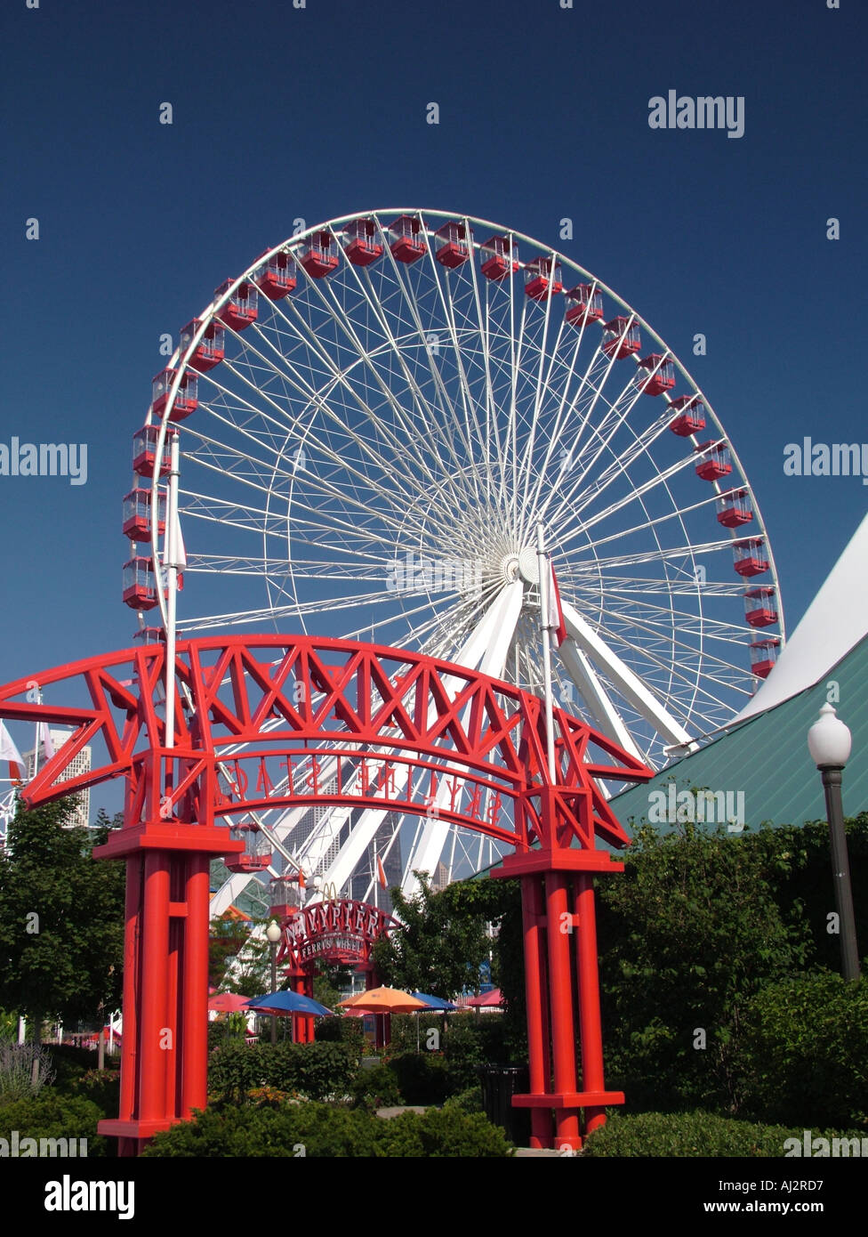 Chicago ferris wheel vertical hi-res stock photography and images - Alamy