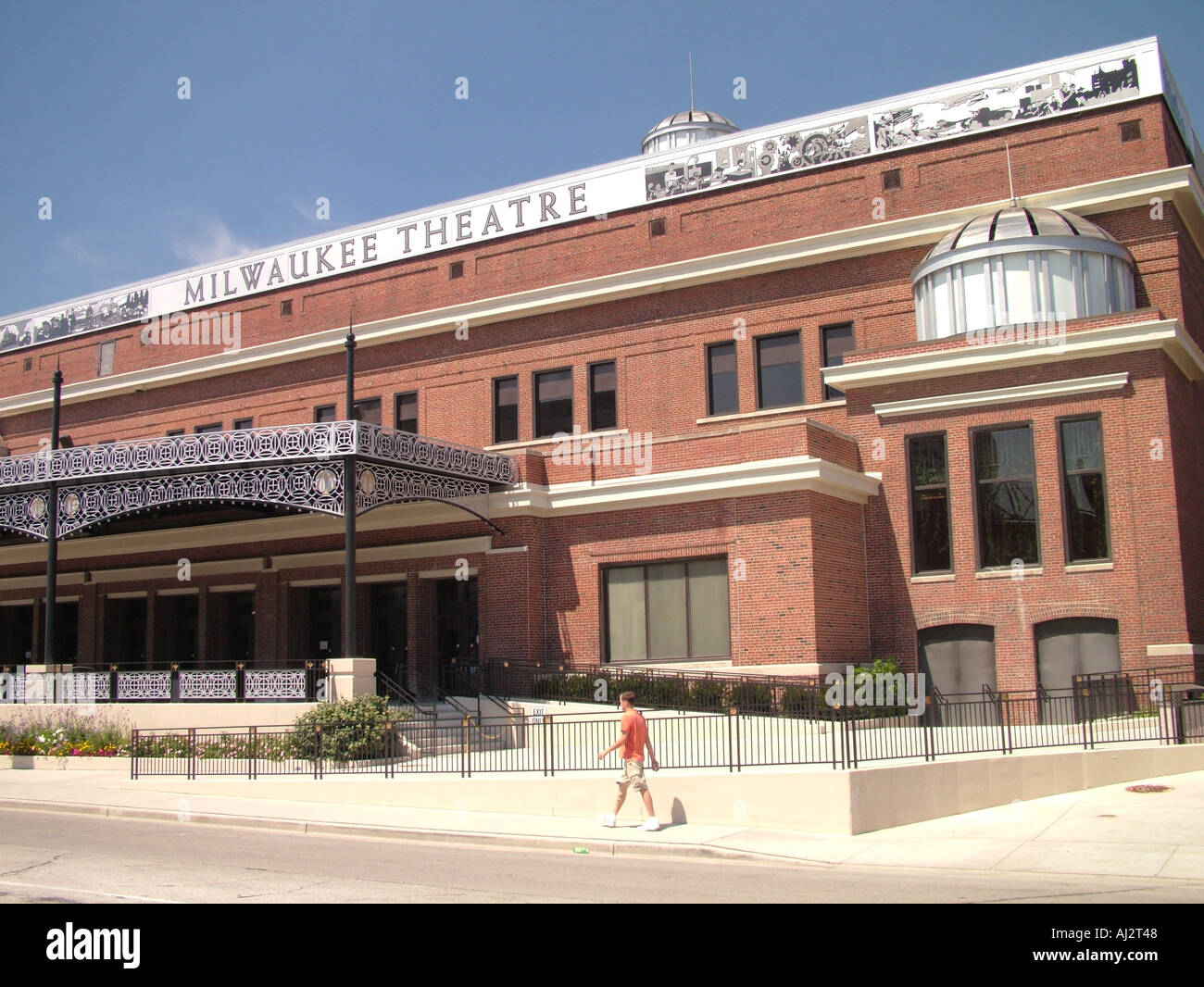 Milwaukee theatre hi-res stock photography and images - Alamy
