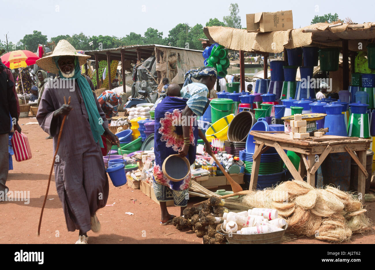 Market stalls in Mopti town. Mali, West Africa Stock Photo - Alamy
