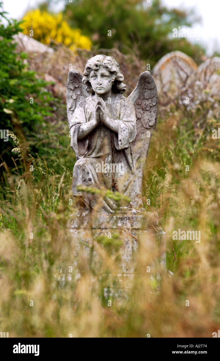 Angel headstone in a cemetery Stock Photo - Alamy