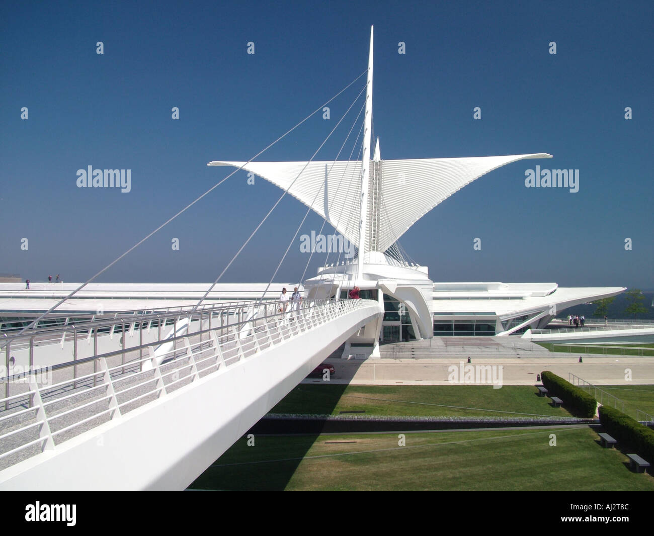 Bridge milwaukee art museum hi-res stock photography and images - Alamy