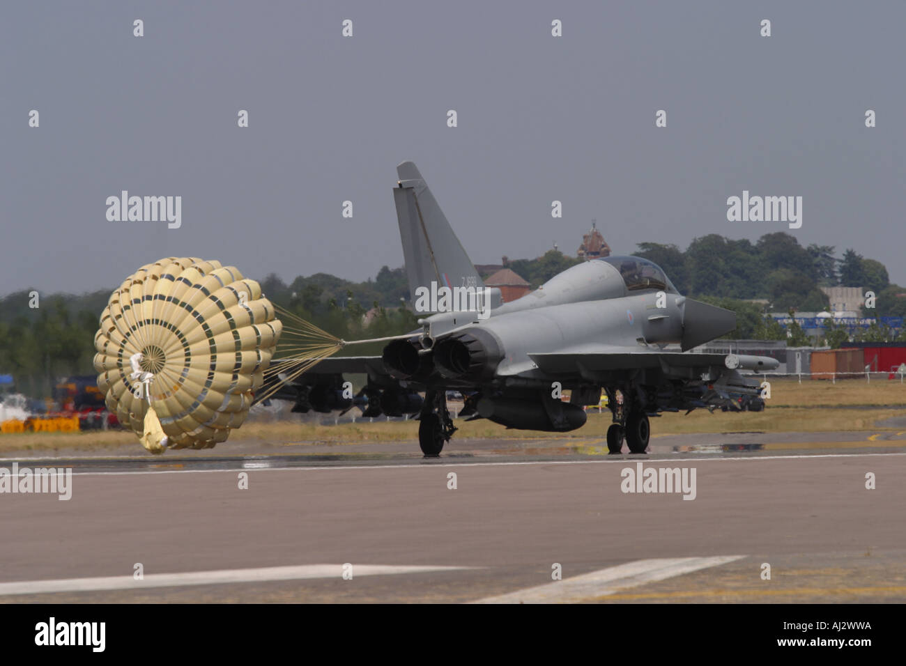 Landing parachute airplane fighter hi-res stock photography and images ...