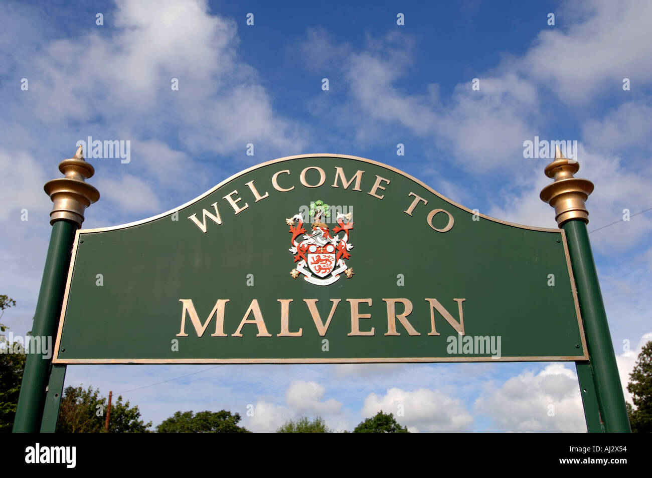 Welcome to Malvern sign in Worcestershire England UK Stock Photo - Alamy