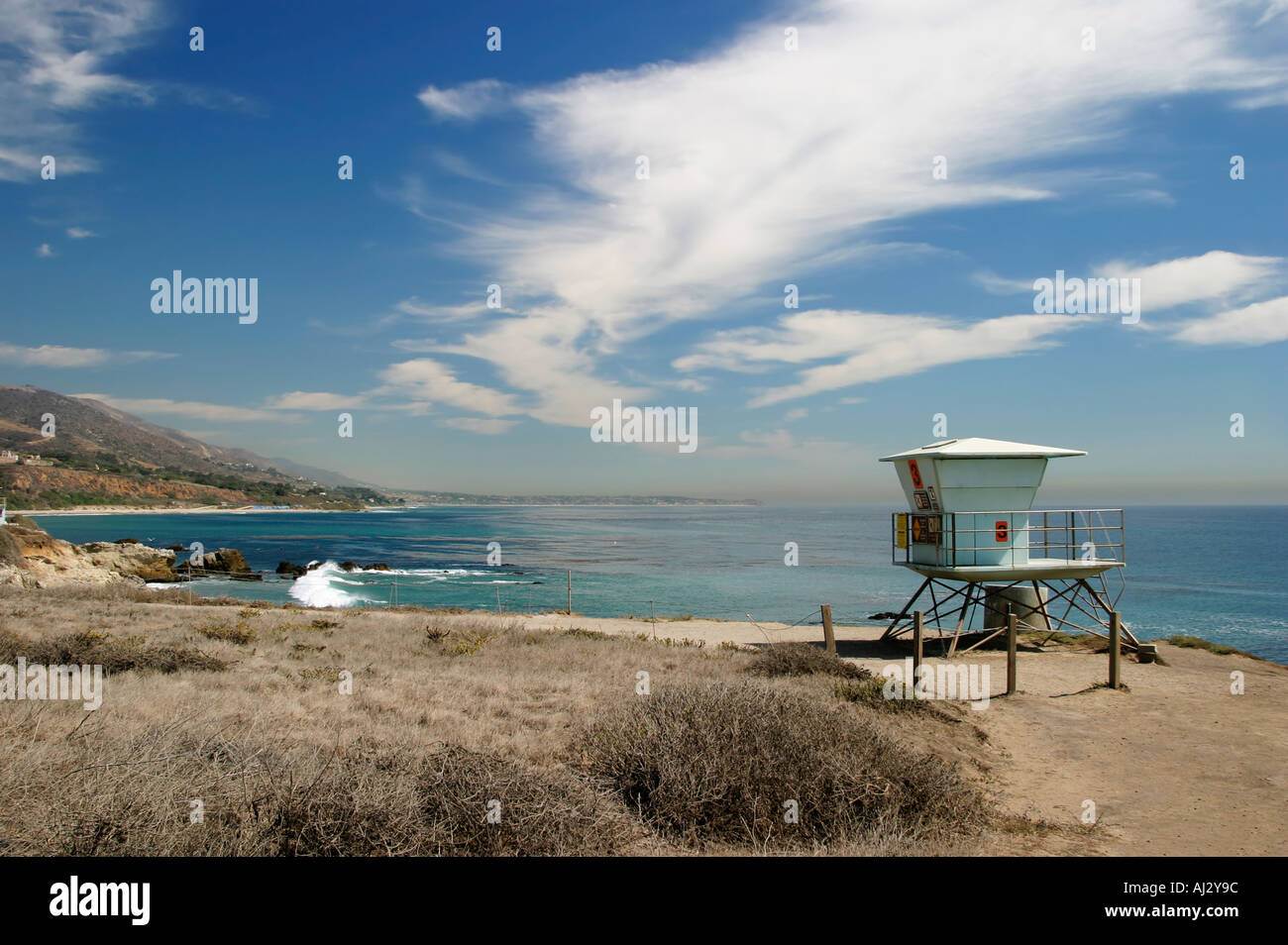 Lifeguard tower at Leo Carrillo beach north of Malibu Stock Photo - Alamy