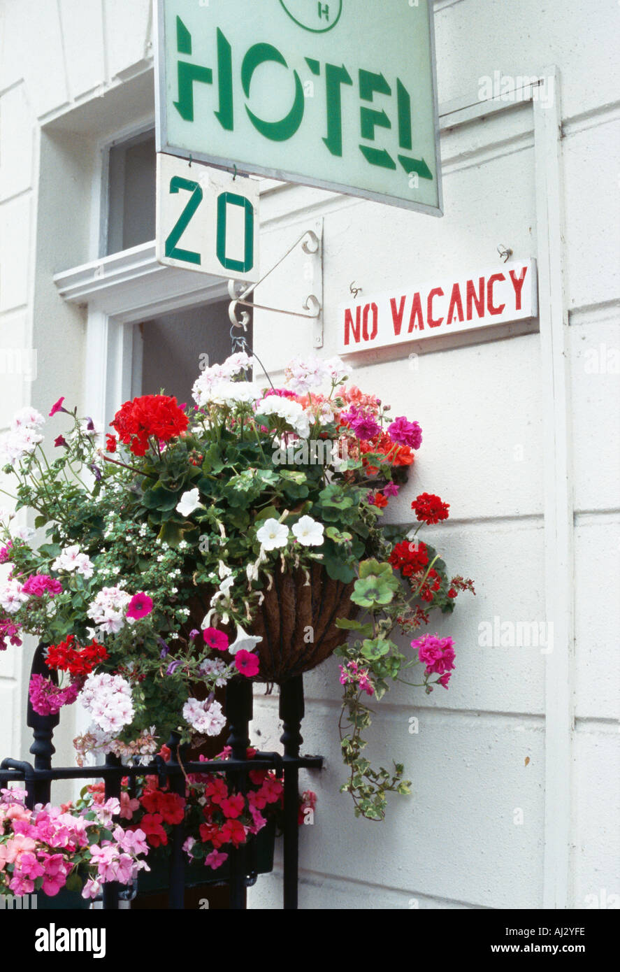 London hotel sign paddington hi-res stock photography and images - Alamy