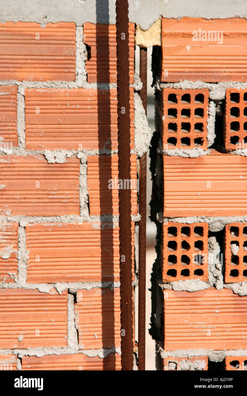 cunstruction bricks cement vertical details Stock Photo - Alamy