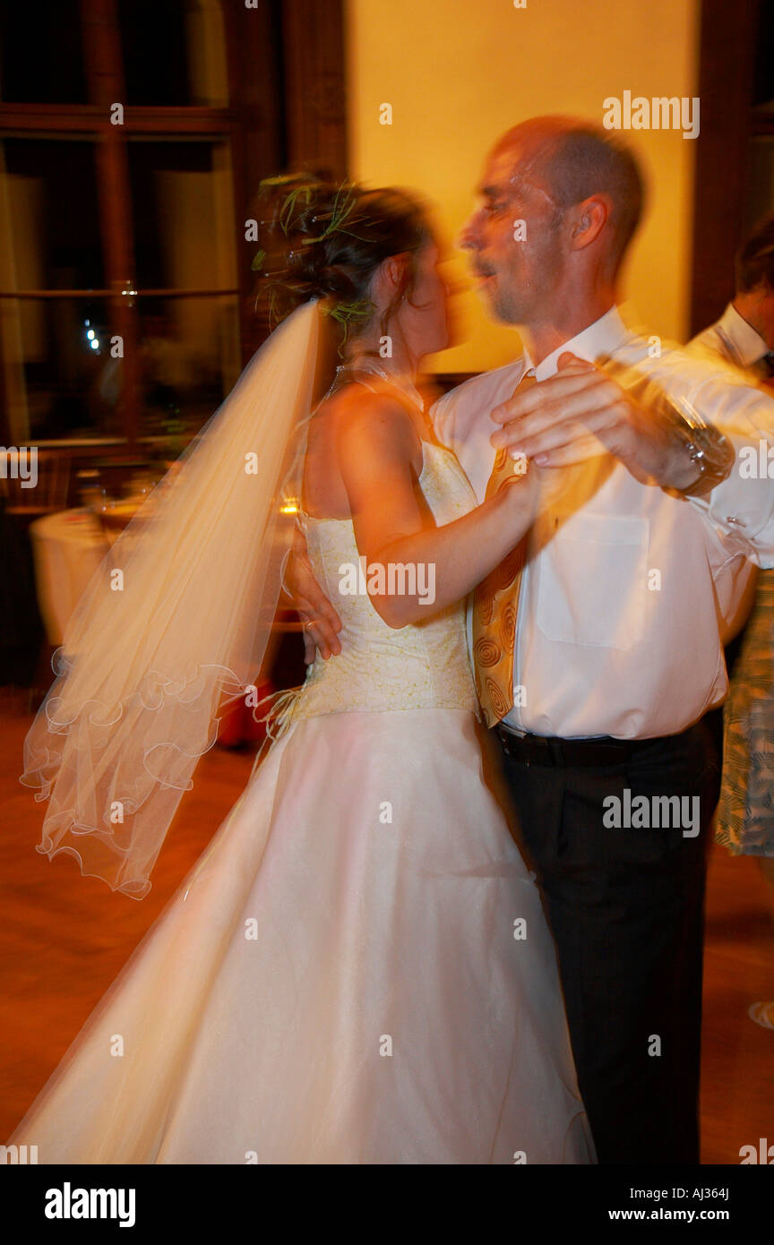 bridal couple dancing Stock Photo - Alamy
