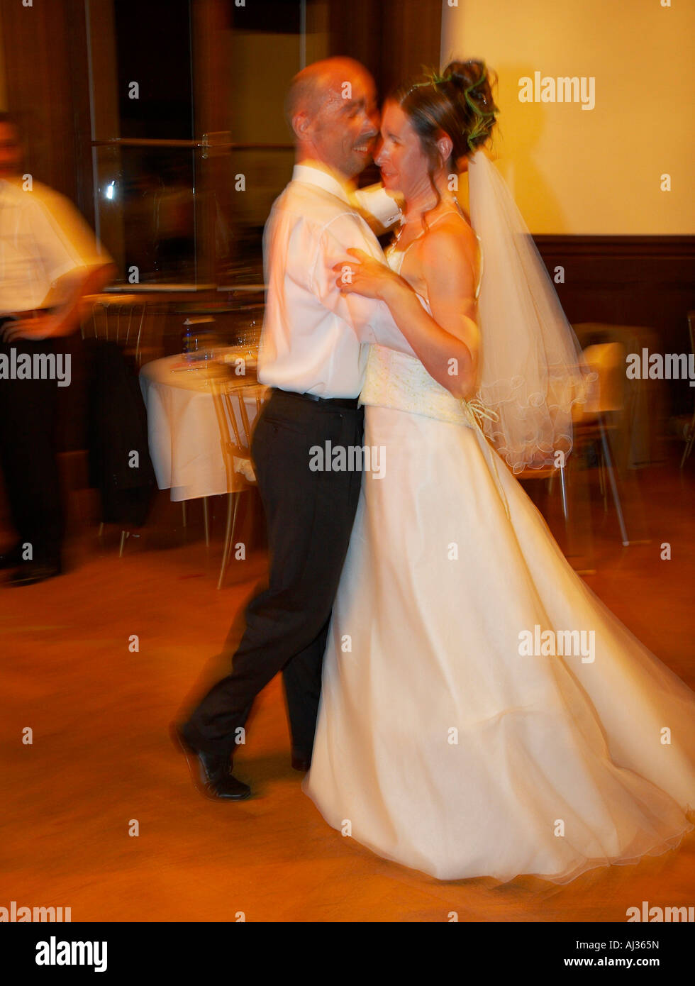 bridal couple dancing Stock Photo - Alamy