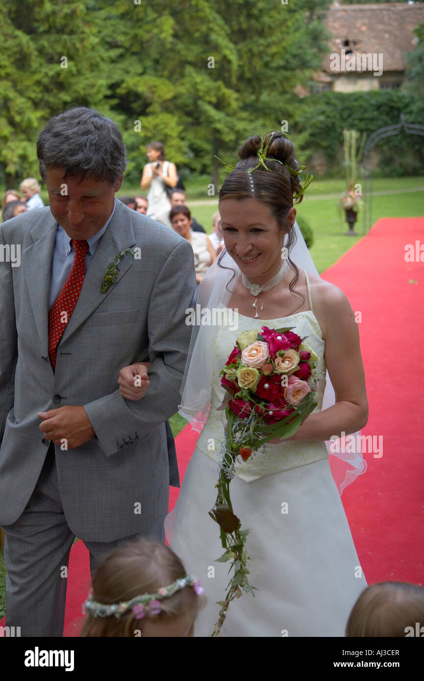 Bride and brides father hi-res stock photography and images - Alamy