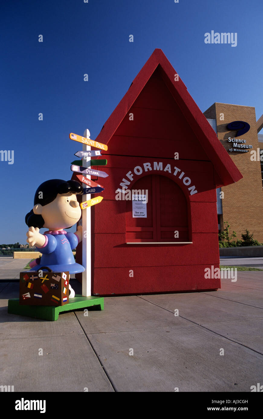 Peanuts comic lucy hi-res stock photography and images - Alamy