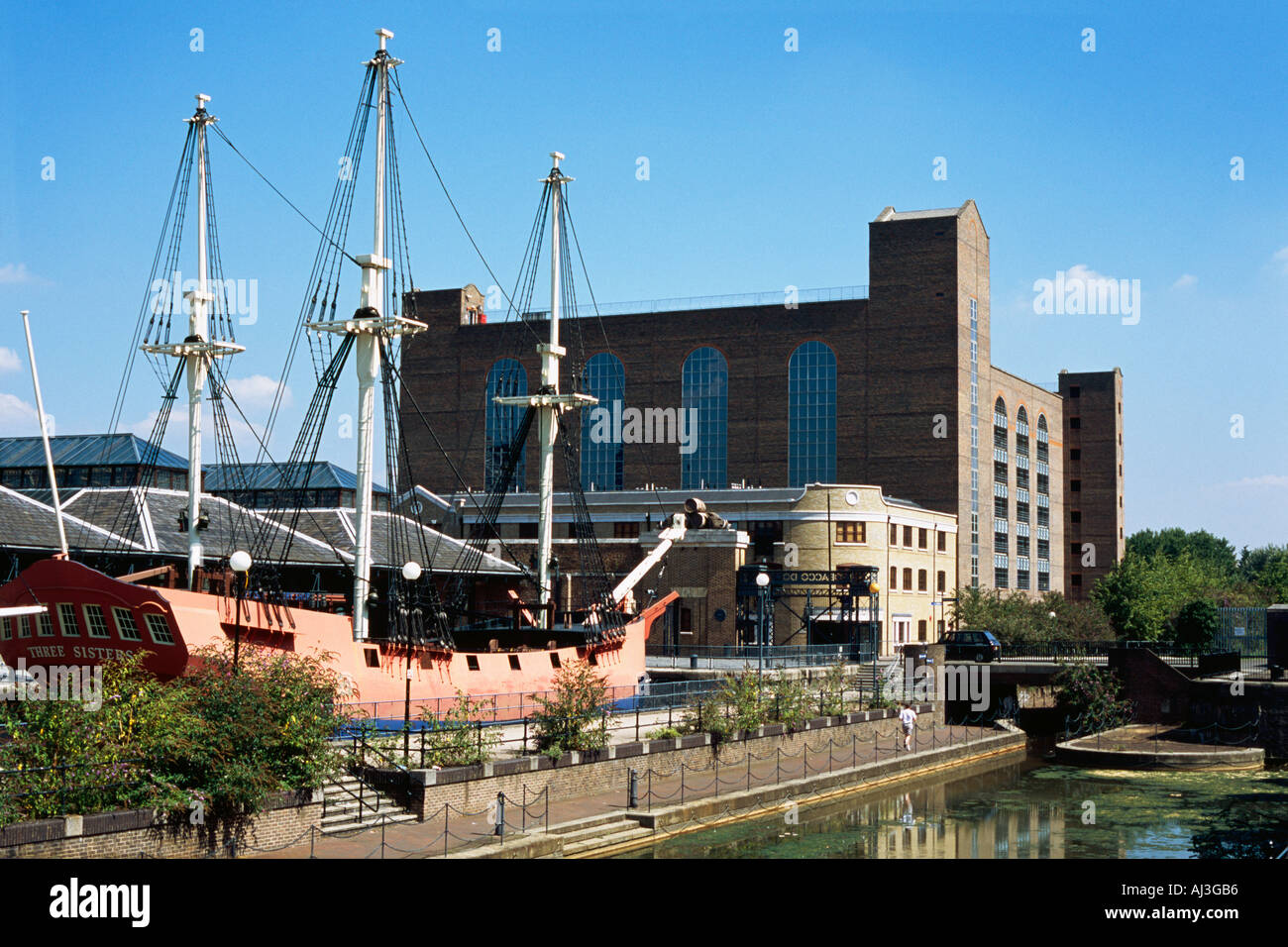 Old wharf warehouse wapping hi-res stock photography and images - Alamy
