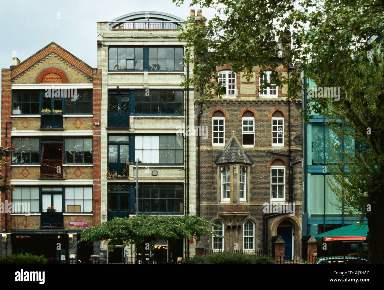 Hoxton square hi-res stock photography and images - Alamy