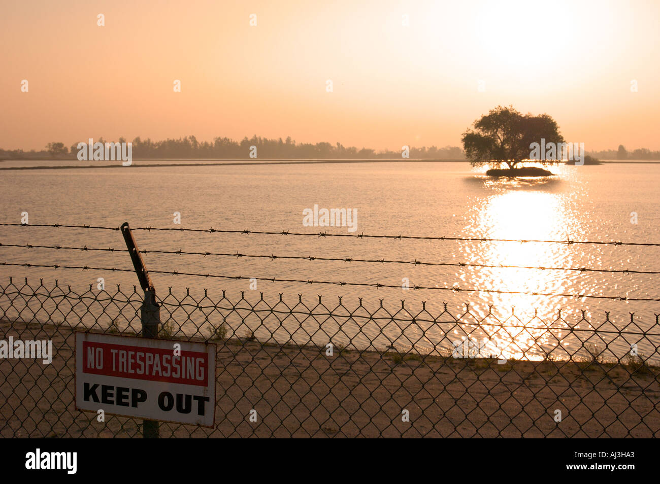 Keep out of the sun sign hi-res stock photography and images - Alamy