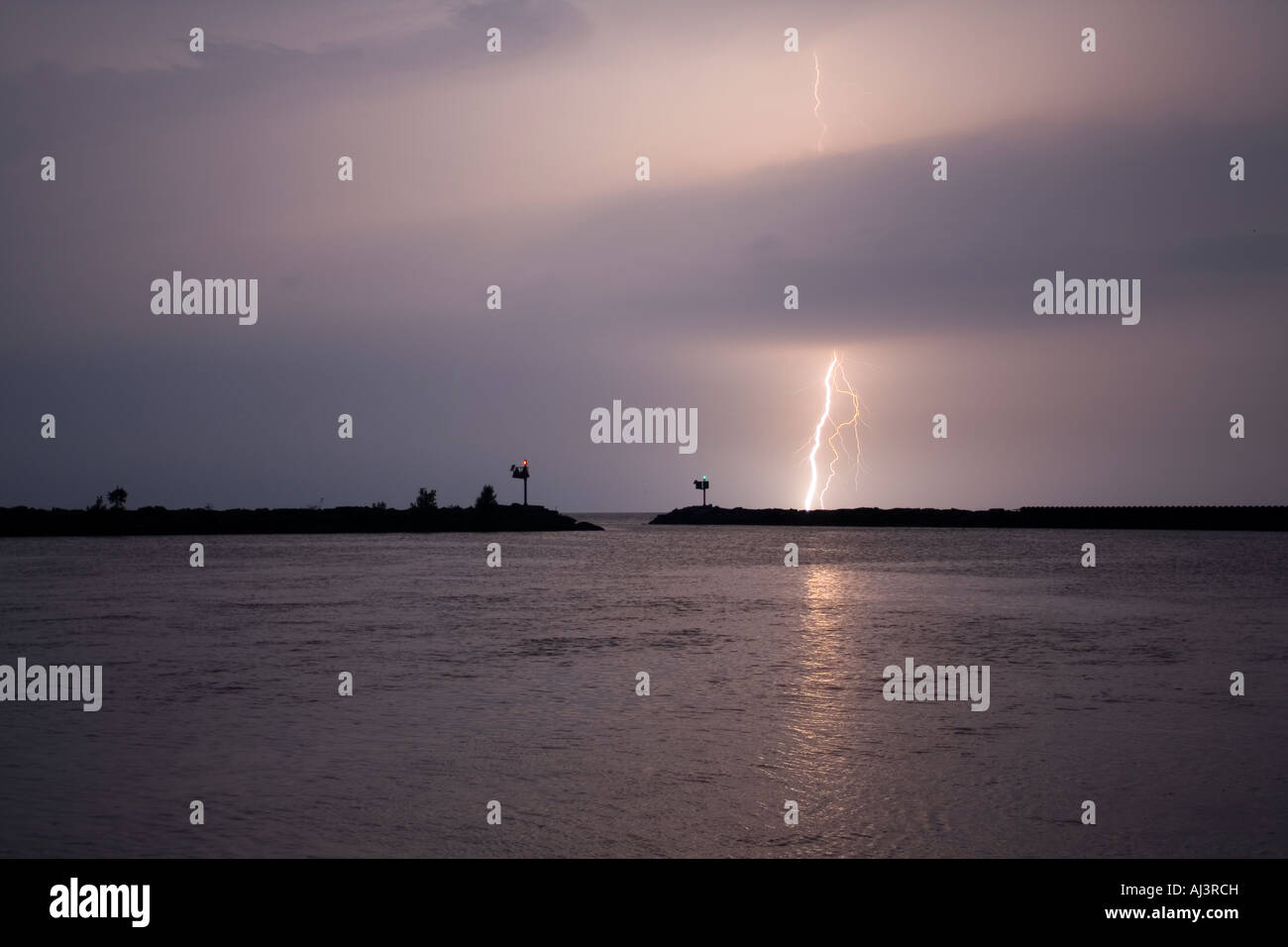 Lightening strikes water hi-res stock photography and images - Alamy