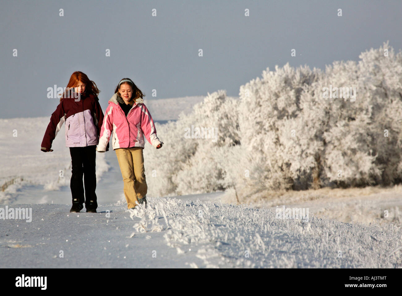 Two country girls hi-res stock photography and images - Alamy