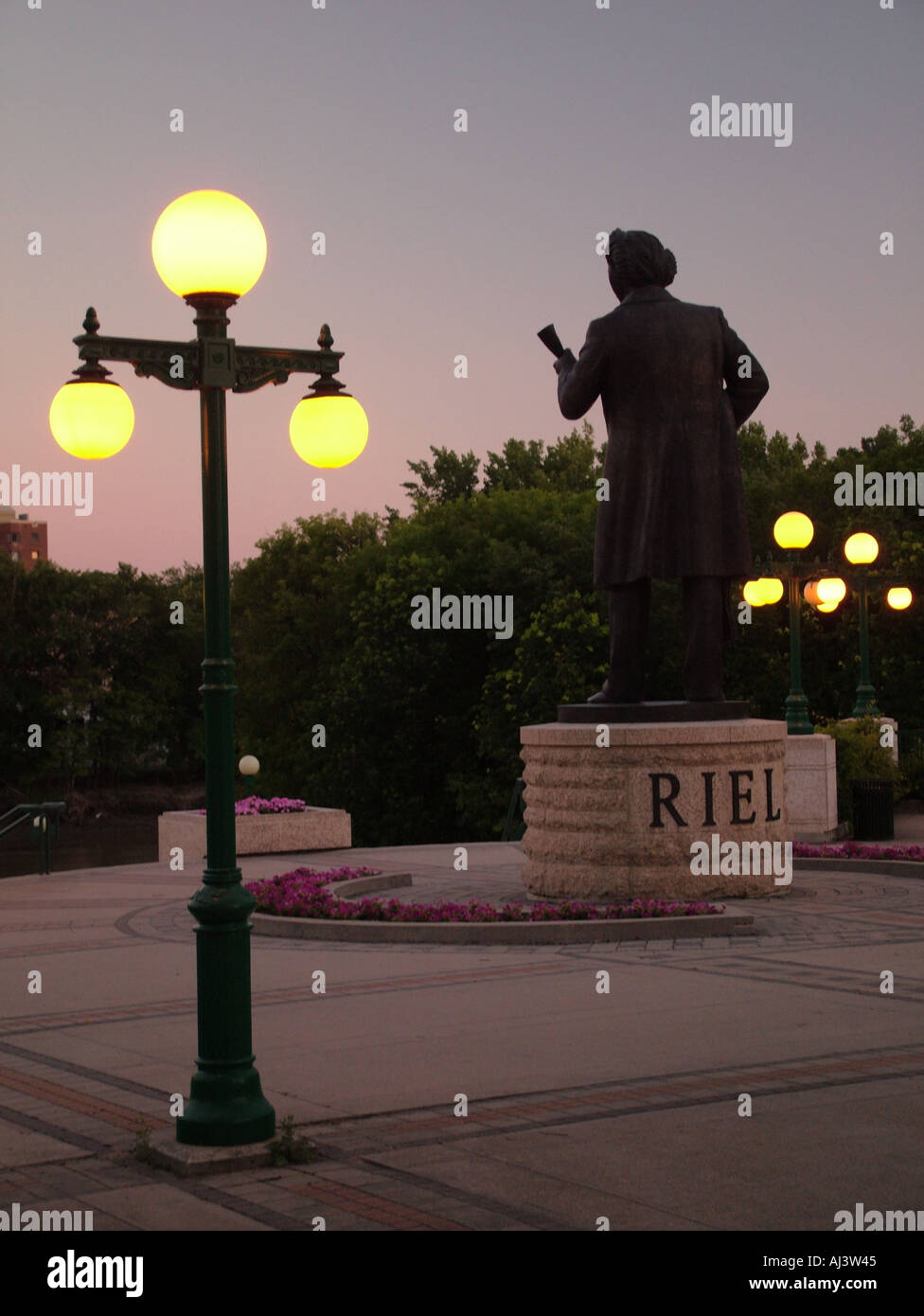 Louis riel statue winnipeg hi-res stock photography and images - Alamy