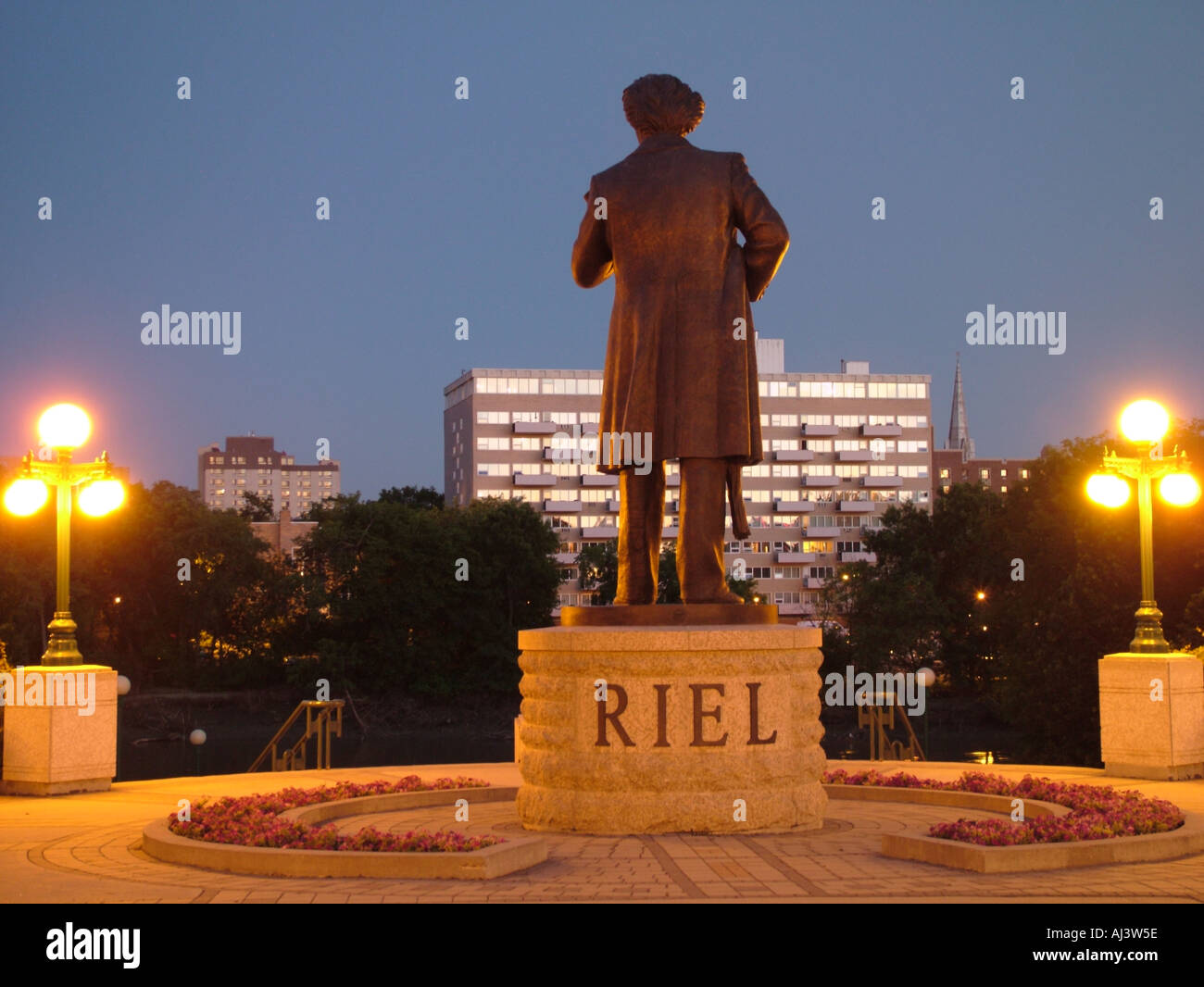 Louis riel statue winnipeg hi-res stock photography and images - Alamy