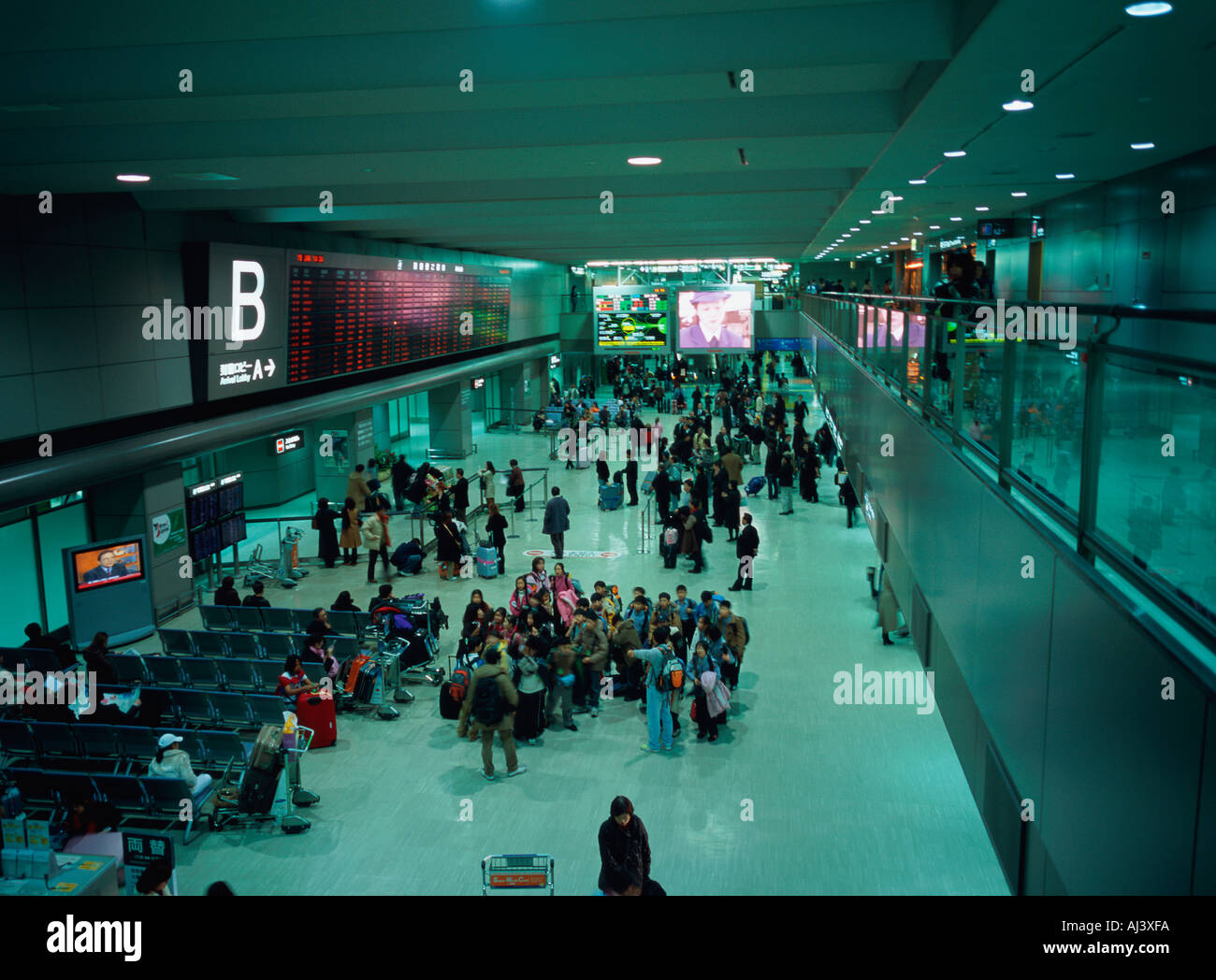 Busy airport terminal Stock Photo - Alamy