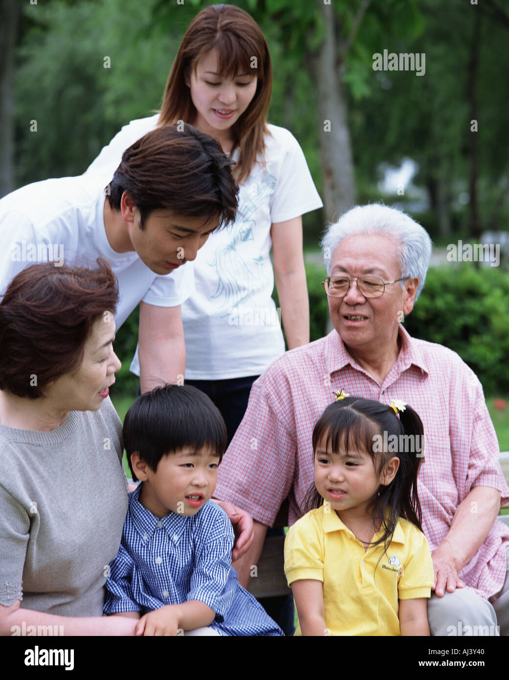 Japanese three generations family sitting hi-res stock photography and ...