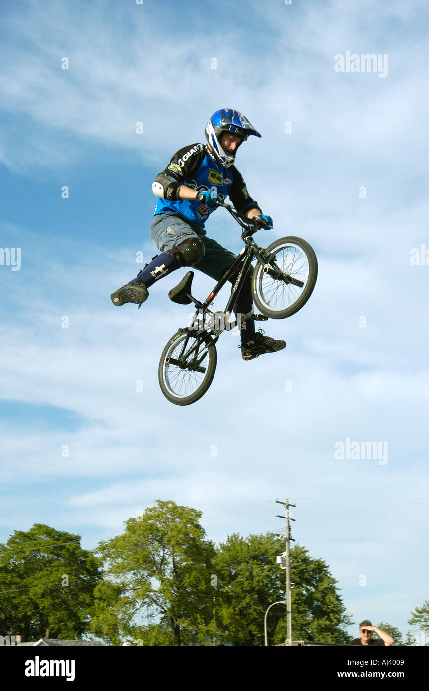 Jumping bicycle hi-res stock photography and images - Alamy