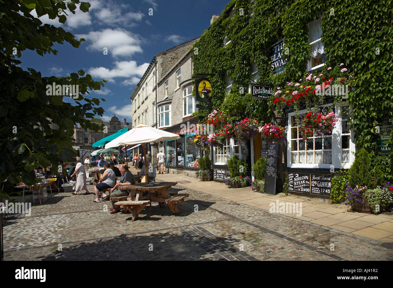 Leyburn market place hi-res stock photography and images - Alamy