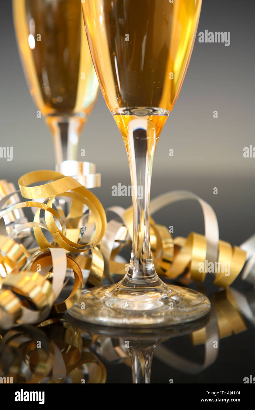 Gold stemware hi-res stock photography and images - Alamy