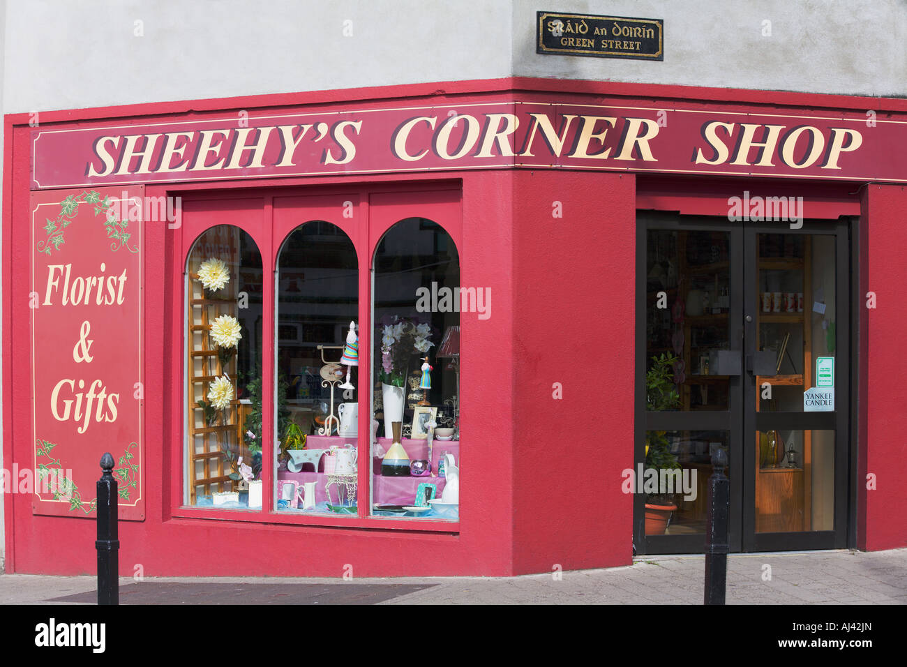 Corner florist shop hi-res stock photography and images - Alamy