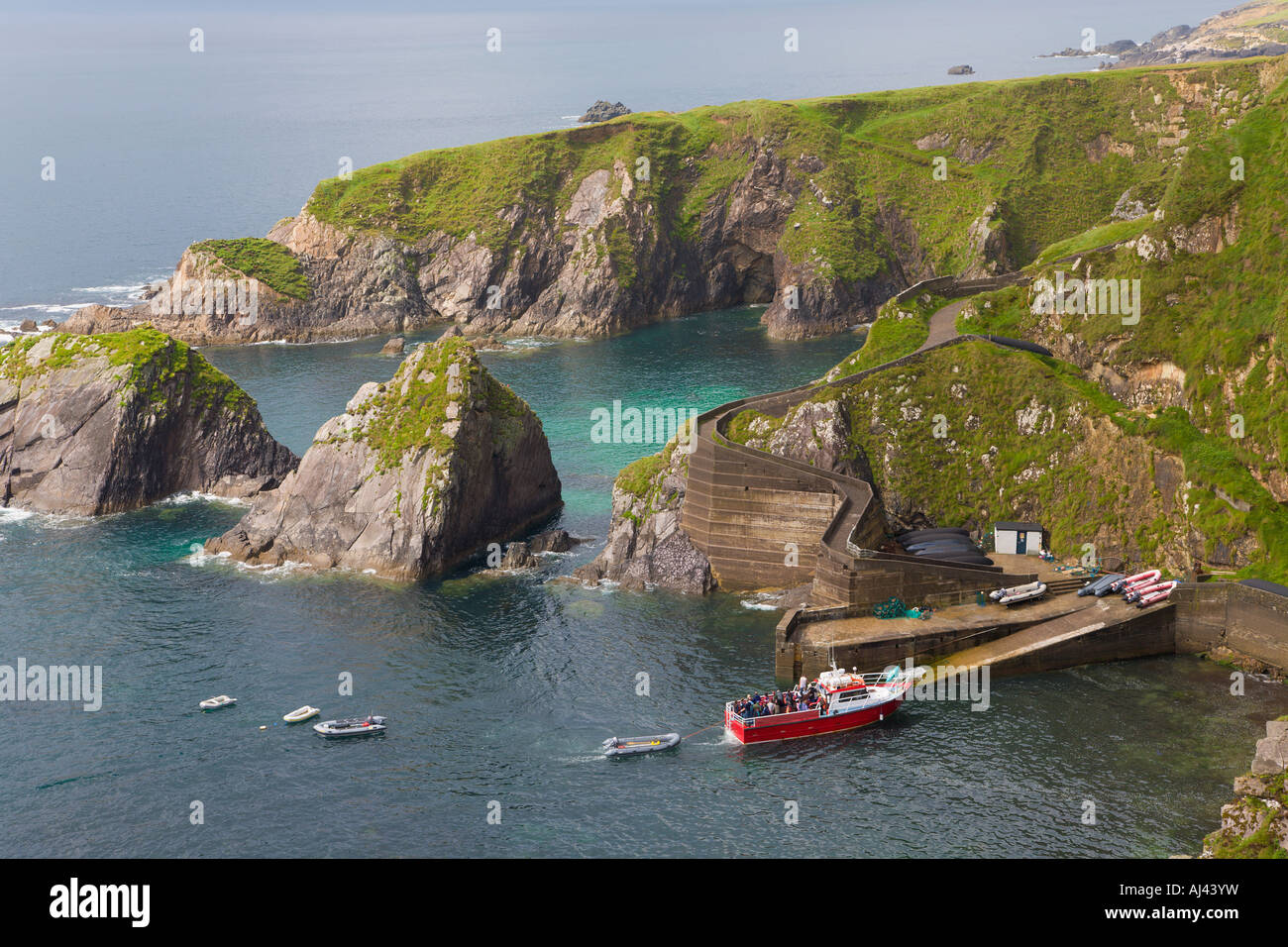 Pleasure boat coming into the harbour at Dunquin Dingle Peninsula ...