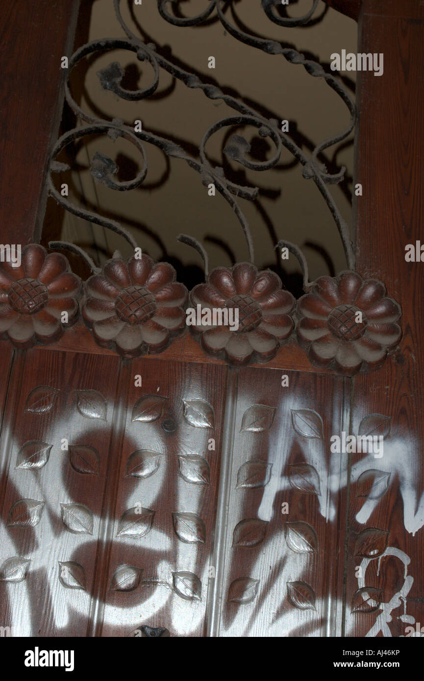 Graffiti front door hi-res stock photography and images - Alamy