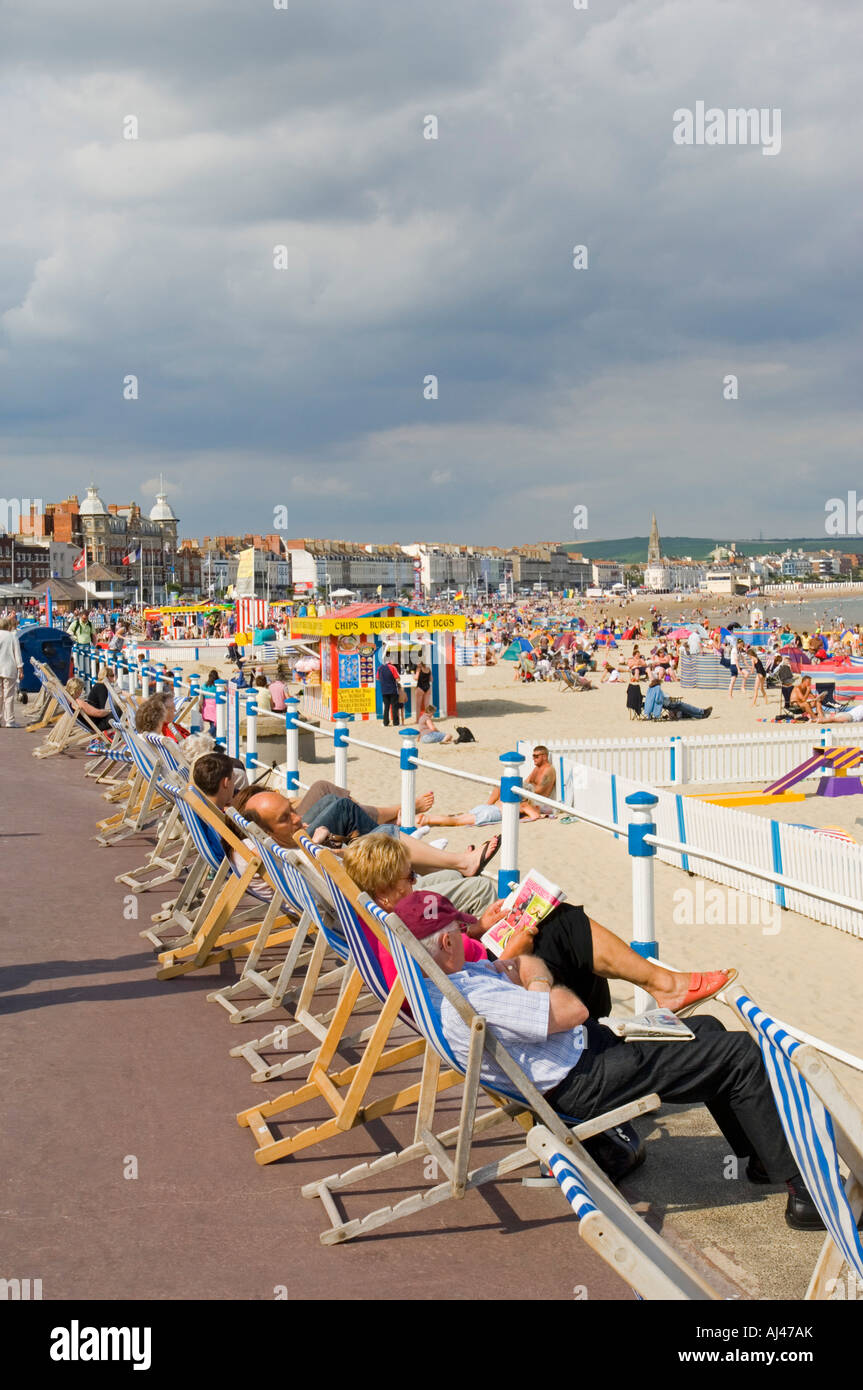 Typical english beach scene on hi-res stock photography and images - Alamy