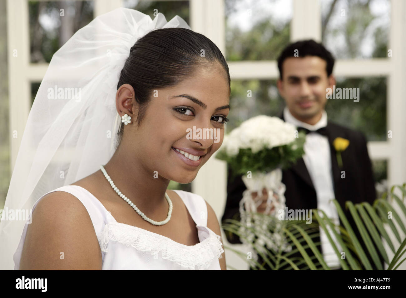 Indian brides and grooms hi-res stock photography and images - Alamy