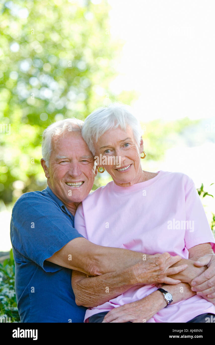 Senior citizen hugging an adult hi-res stock photography and images - Alamy