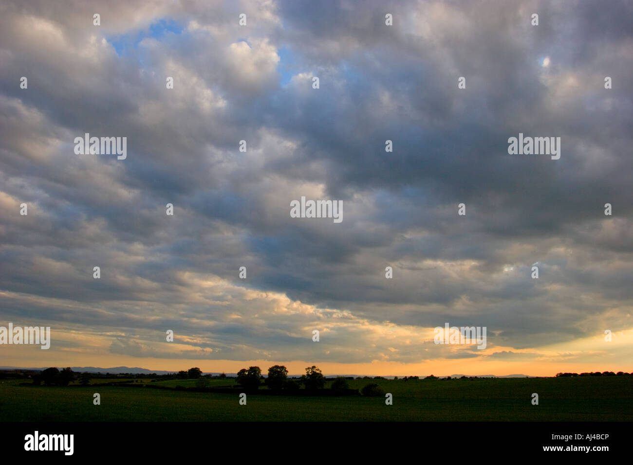 Sky england uk hi-res stock photography and images - Alamy