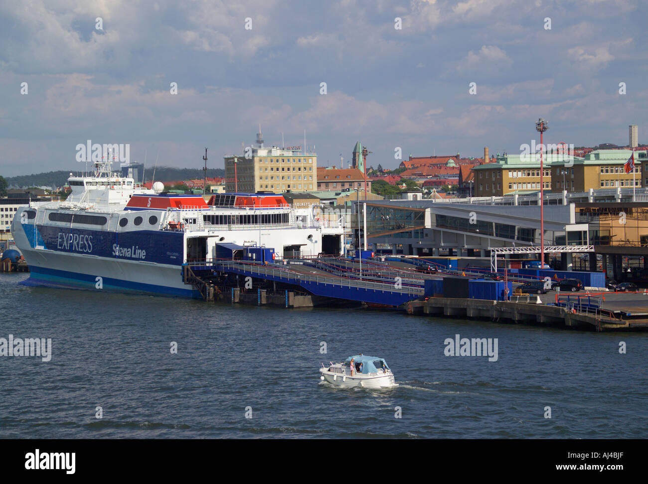 Fast boat with ramp hi-res stock photography and images - Alamy
