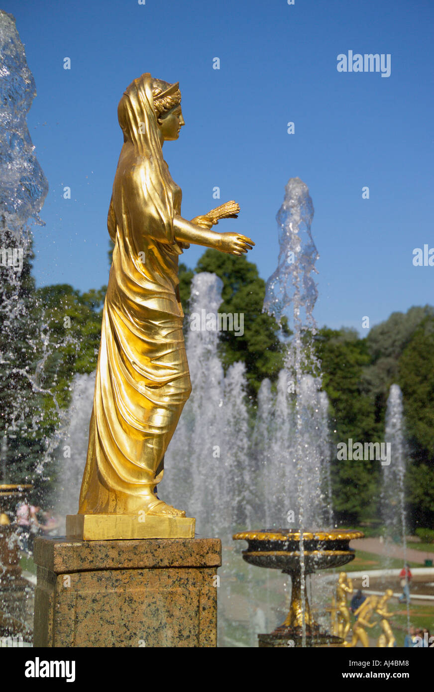 Golden Statues The Great Cascade Peterhof Palace St Petersburg Russia ...