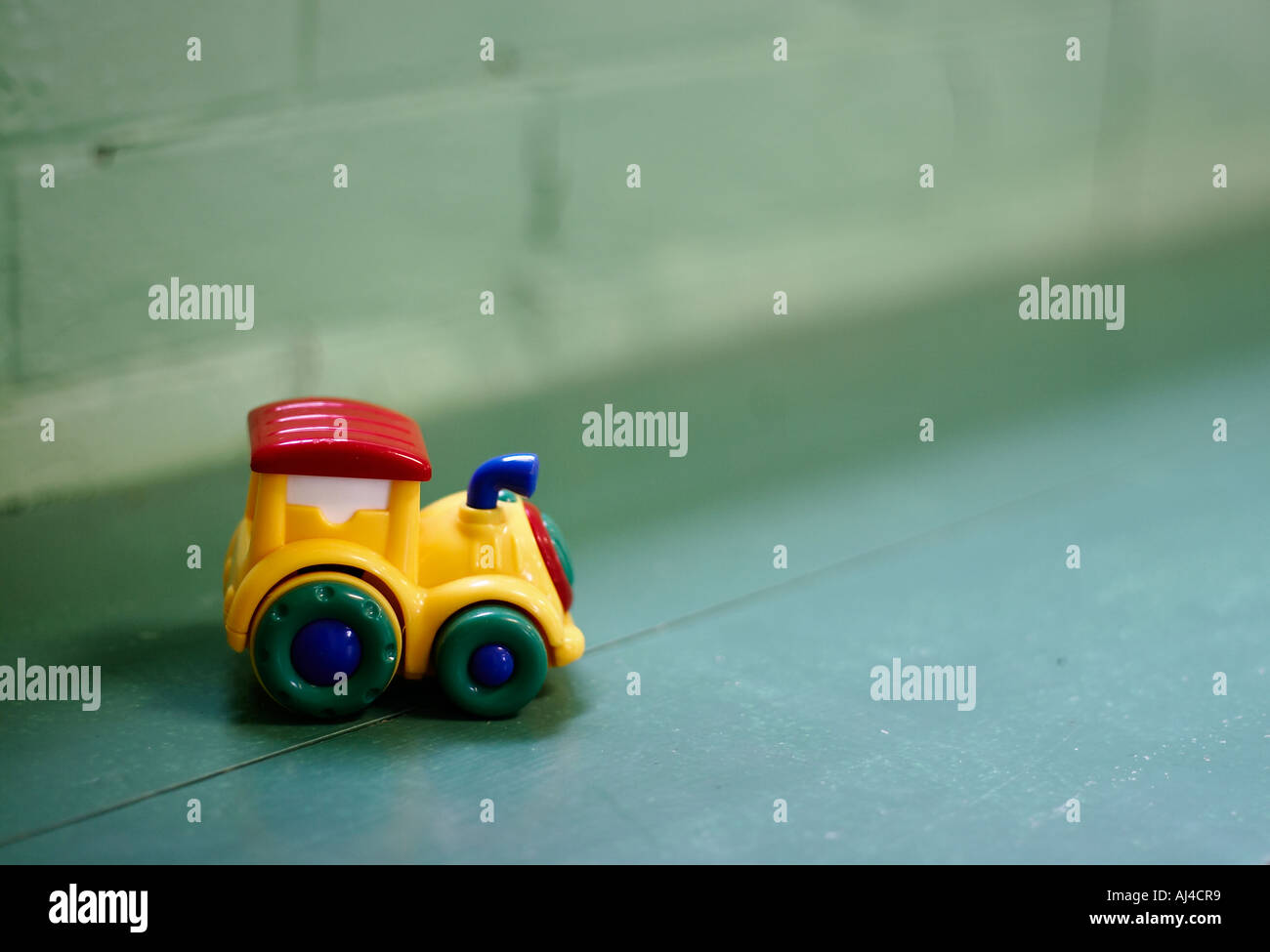 Child behind car hi-res stock photography and images - Alamy