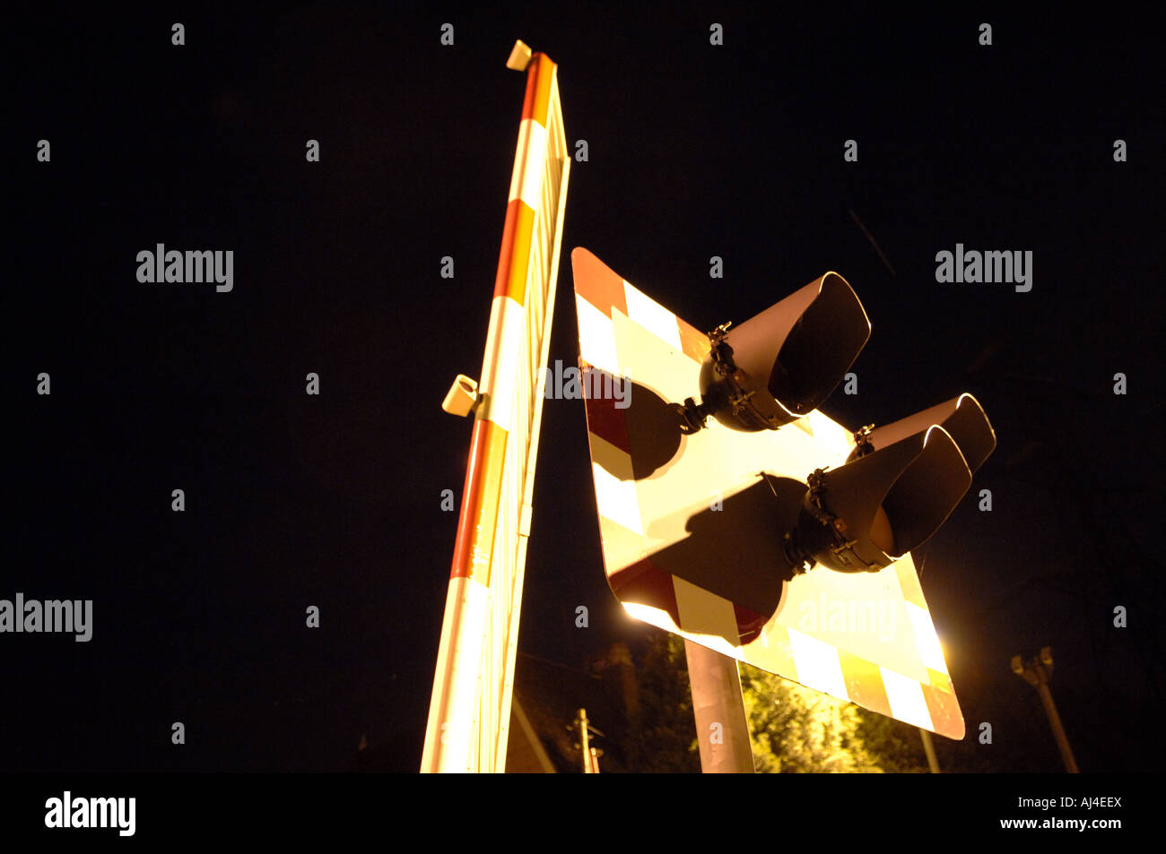 Railway crossing lights Stock Photo - Alamy