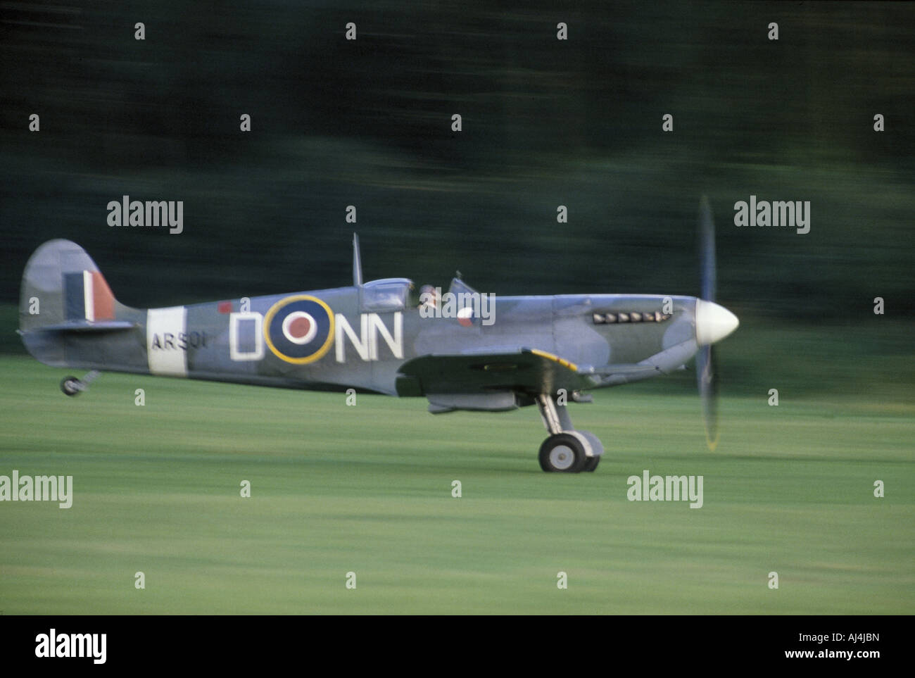 Spitfire mkvc hi-res stock photography and images - Alamy