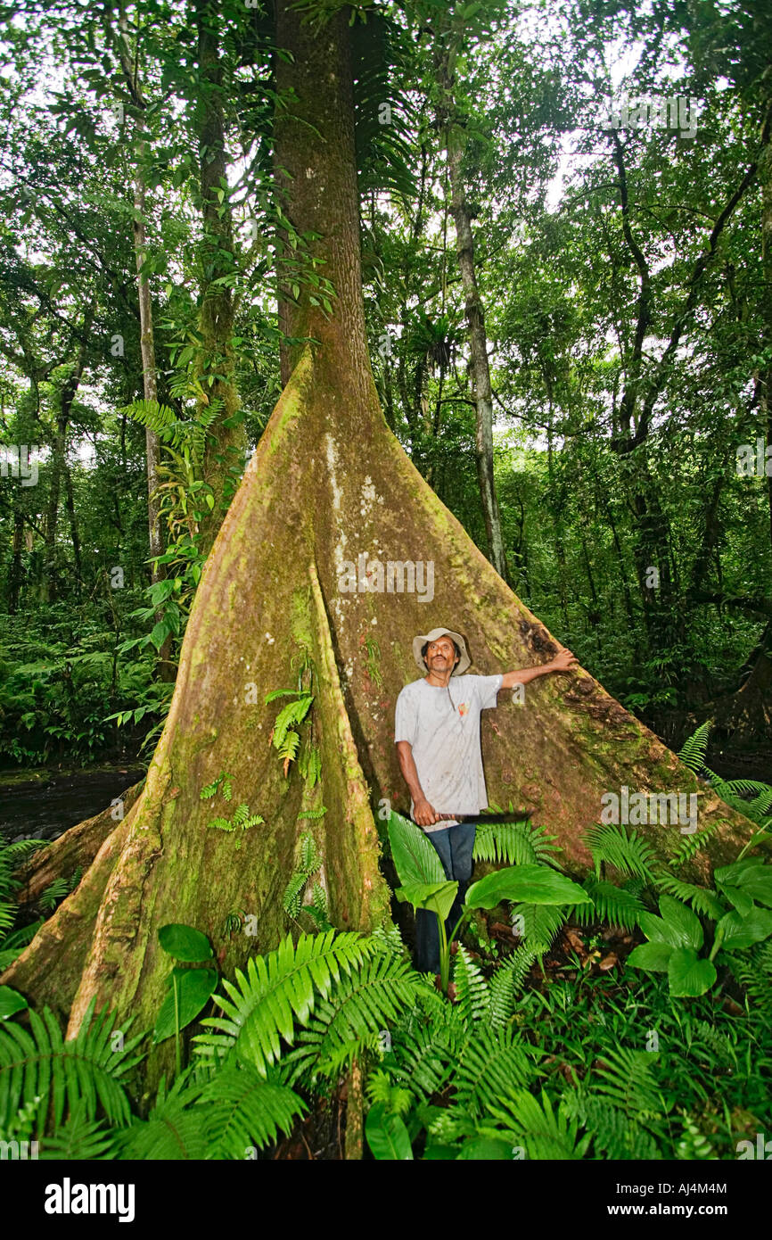 Jungle man knife hi-res stock photography and images - Alamy