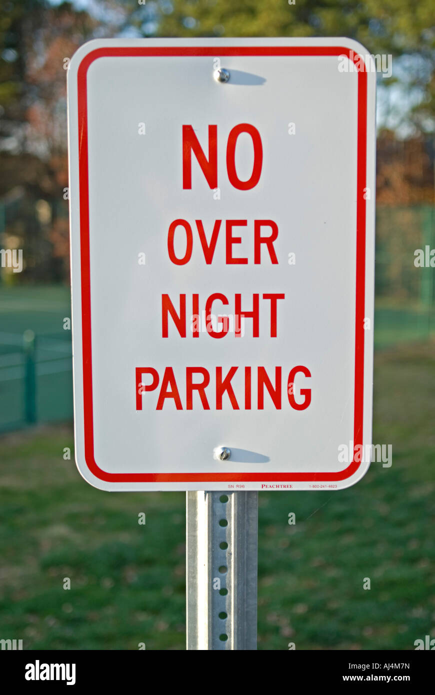 no overnight parking sign Stock Photo - Alamy