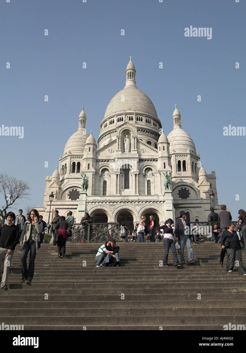 Sacre Coeur Montmartre Paris tourists steps crowd Stock Photo - Alamy