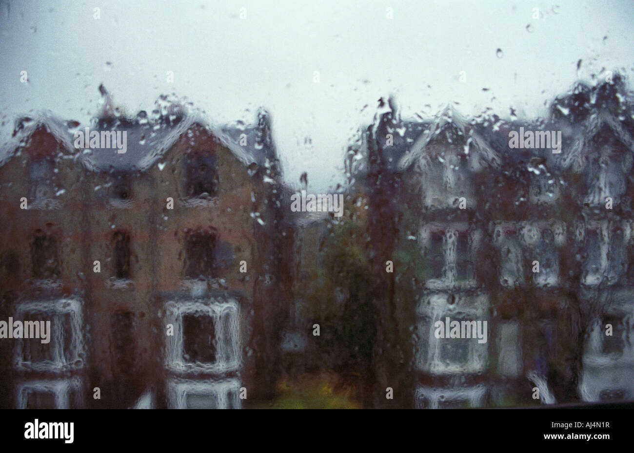 Raindrops window london hi-res stock photography and images - Alamy
