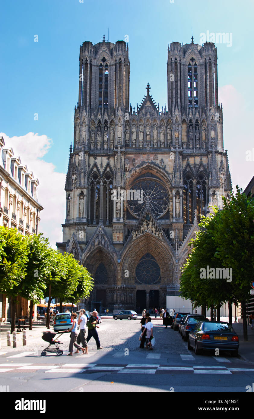 The cathedral in Reims, Reims, Champagne, Marne, Ardennes, France Stock ...