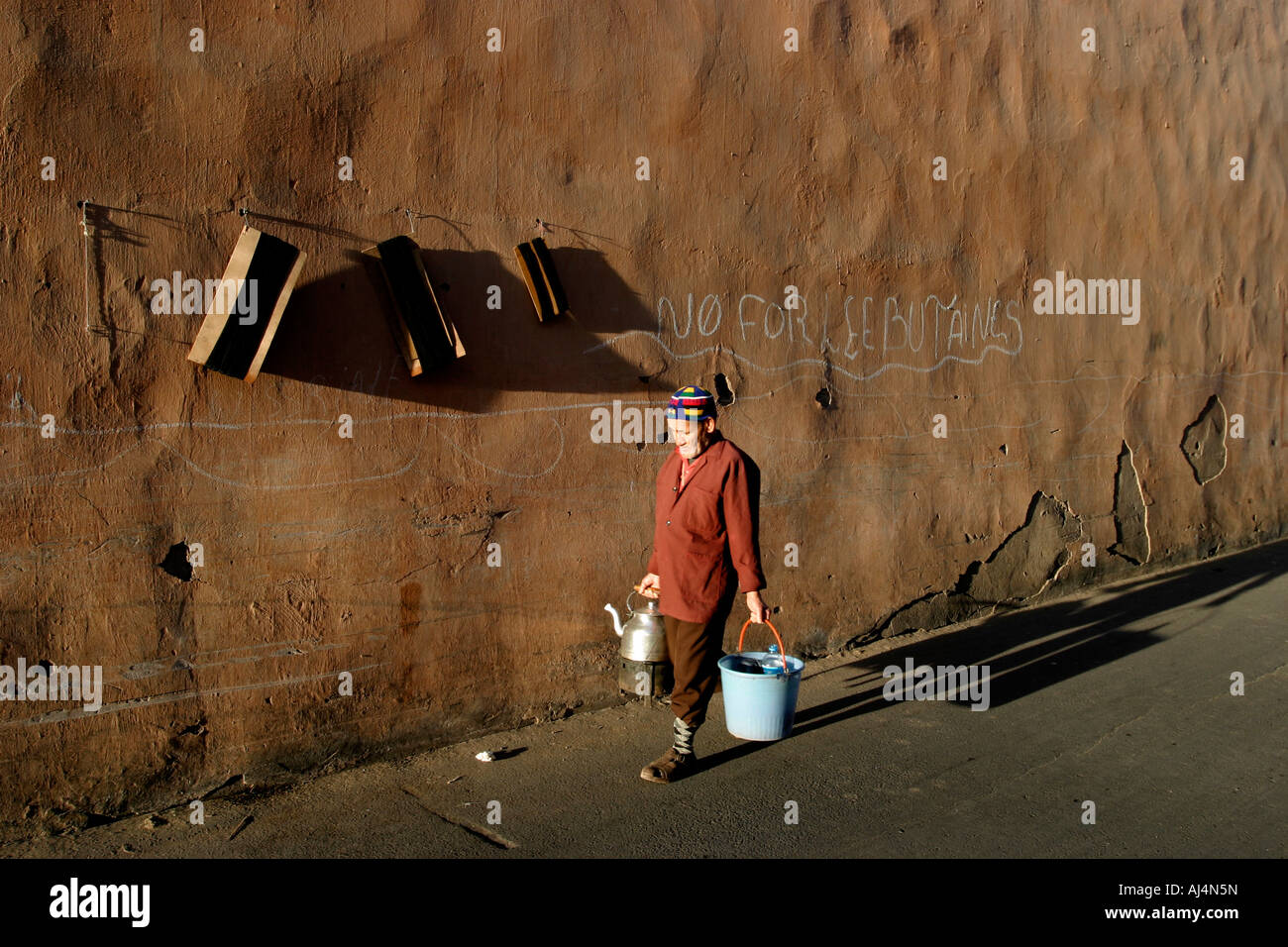 Man carrying objects Marrakech Morocco Stock Photo - Alamy