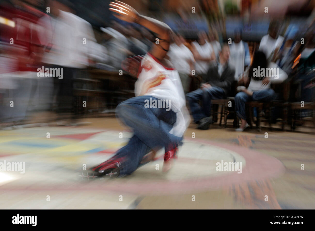 Breakdance audience hi-res stock photography and images - Alamy