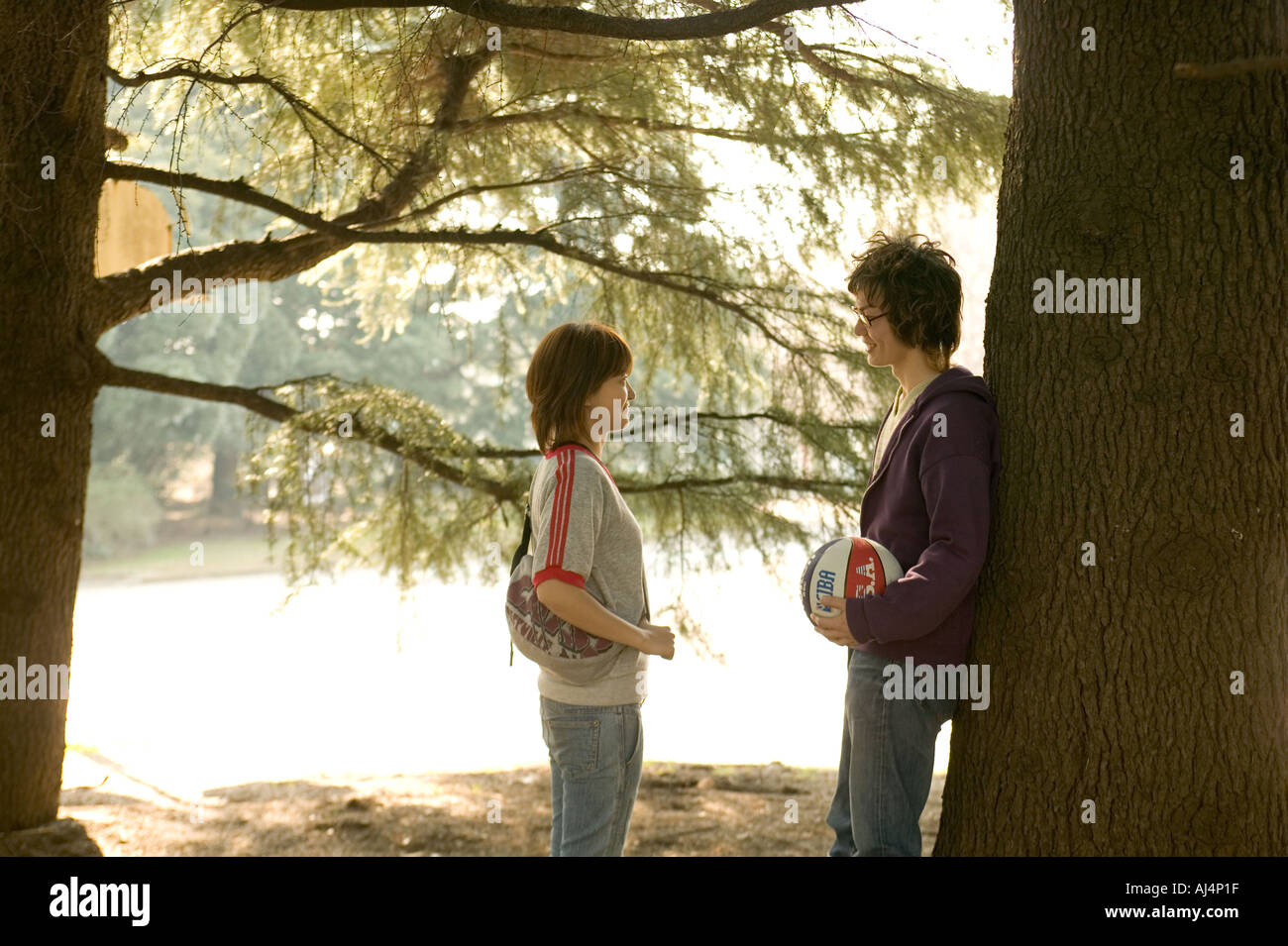 Two students under tree hi-res stock photography and images - Alamy